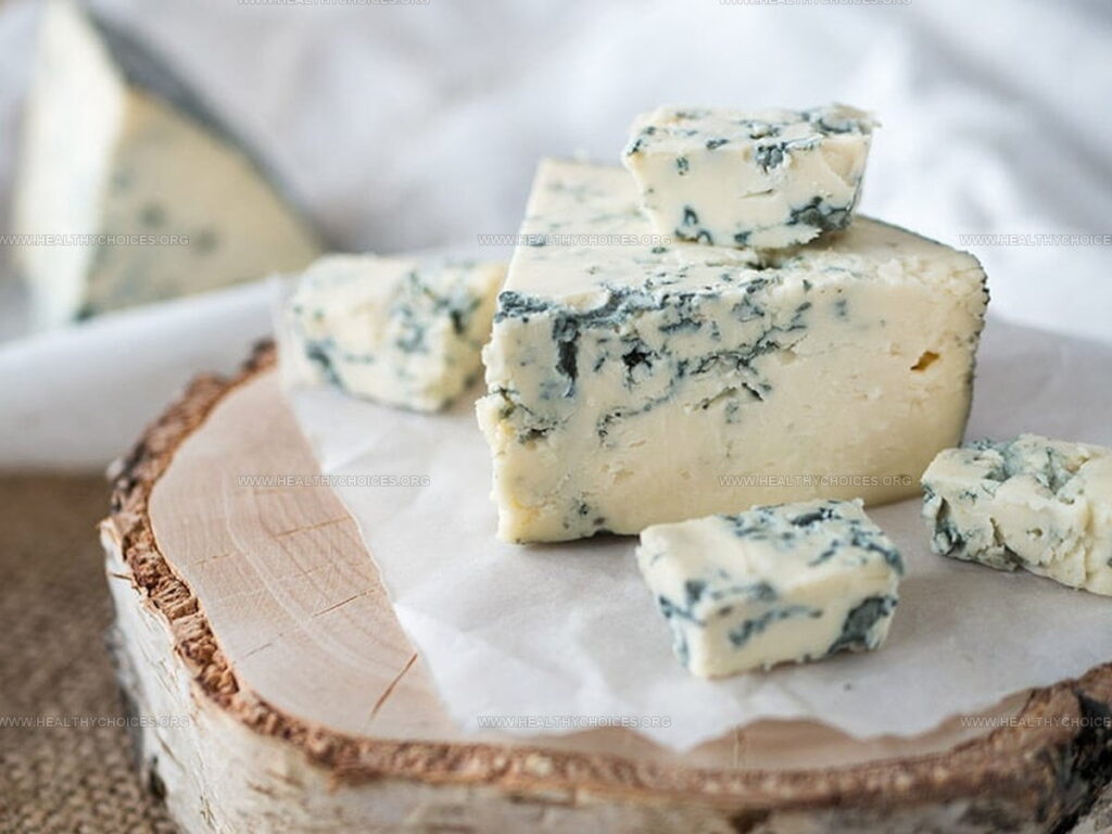 What Does Blue Cheese Taste Like? Dive Into This Bold Flavor - Healthy ...